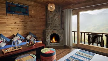 Quarto premium, sacada, vista para a montanha | Área de estar