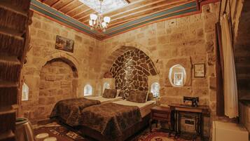 Superior Twin Room | Minibar, com decoração personalizada, secretária