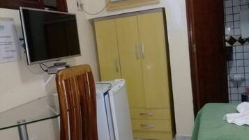 Frigobar, escrivaninha, Wi-Fi de cortesia, roupa de cama