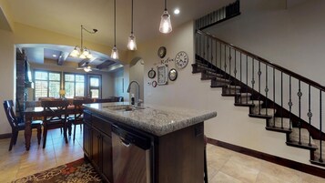 Casa de Férias, 3 quartos | Cozinha privada | Um frigorífico, um forno, uma cafeteira/bule, uma torradeira 