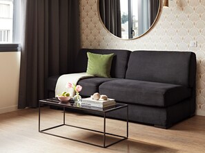 Apartamento, 1 quarto (with Sofa Bed) | Área de estar | TV de tela plana 32 polegadas com canais a cabo, TV