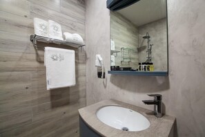 Quarto casal | Banheiro | Chinelos, toalhas de banho