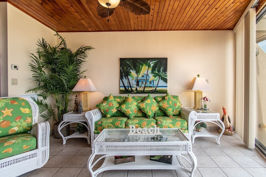 Mary`s Beachfront Condo @ The Mayan Princess - Mustang Island State Park, TX