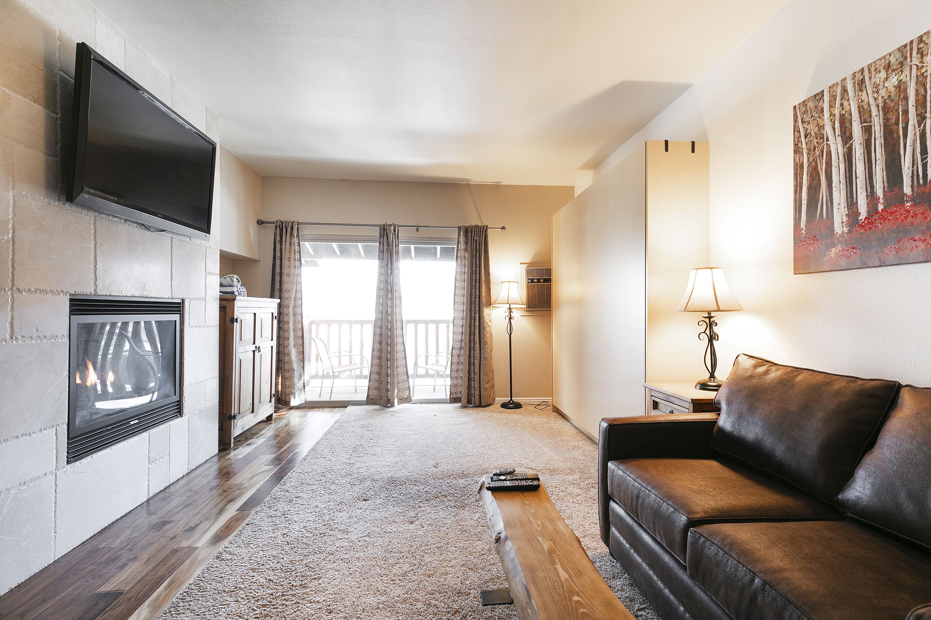 King Bed- Easy Ski Access- Quiet- Pool-hot Tub-low Rates. Close To Main Str - Park City, UT