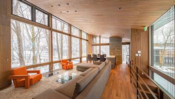 Chalé de Luxo, 3 quartos, banheira de hidromassagem grande, vista para a montanha | Sala | TV de ecrã plano, Netflix, serviços de streaming