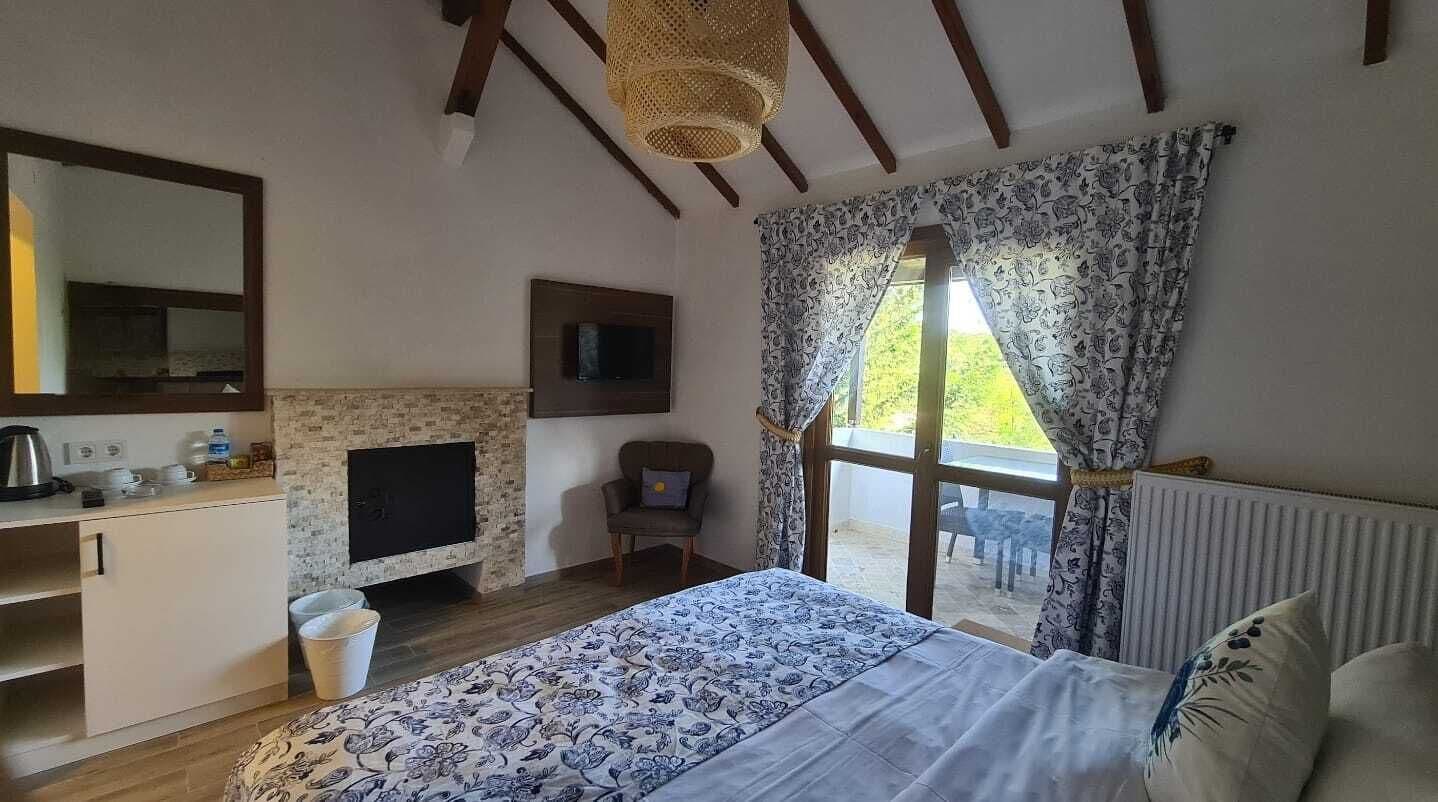 Quarto Duplo ou Twin Deluxe | Secretária, secretária adequada para computadores portáteis 