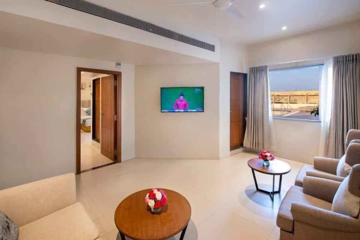 Sala de estar | Televisor LED de 32 polegadas com canais por cabo, televisor