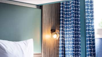 Quarto, várias camas (Pop) | Com decoração personalizada, com mobília individualizada, secretária