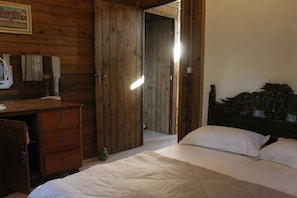 Casa, vista para o jardim, ao lado do lago | 2 quartos, espaço de trabalho para notebook, Wi-Fi de cortesia