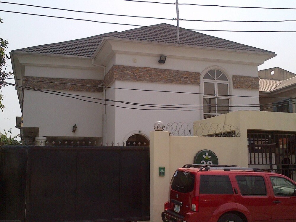 Wood Peckers Hotel - Lagos