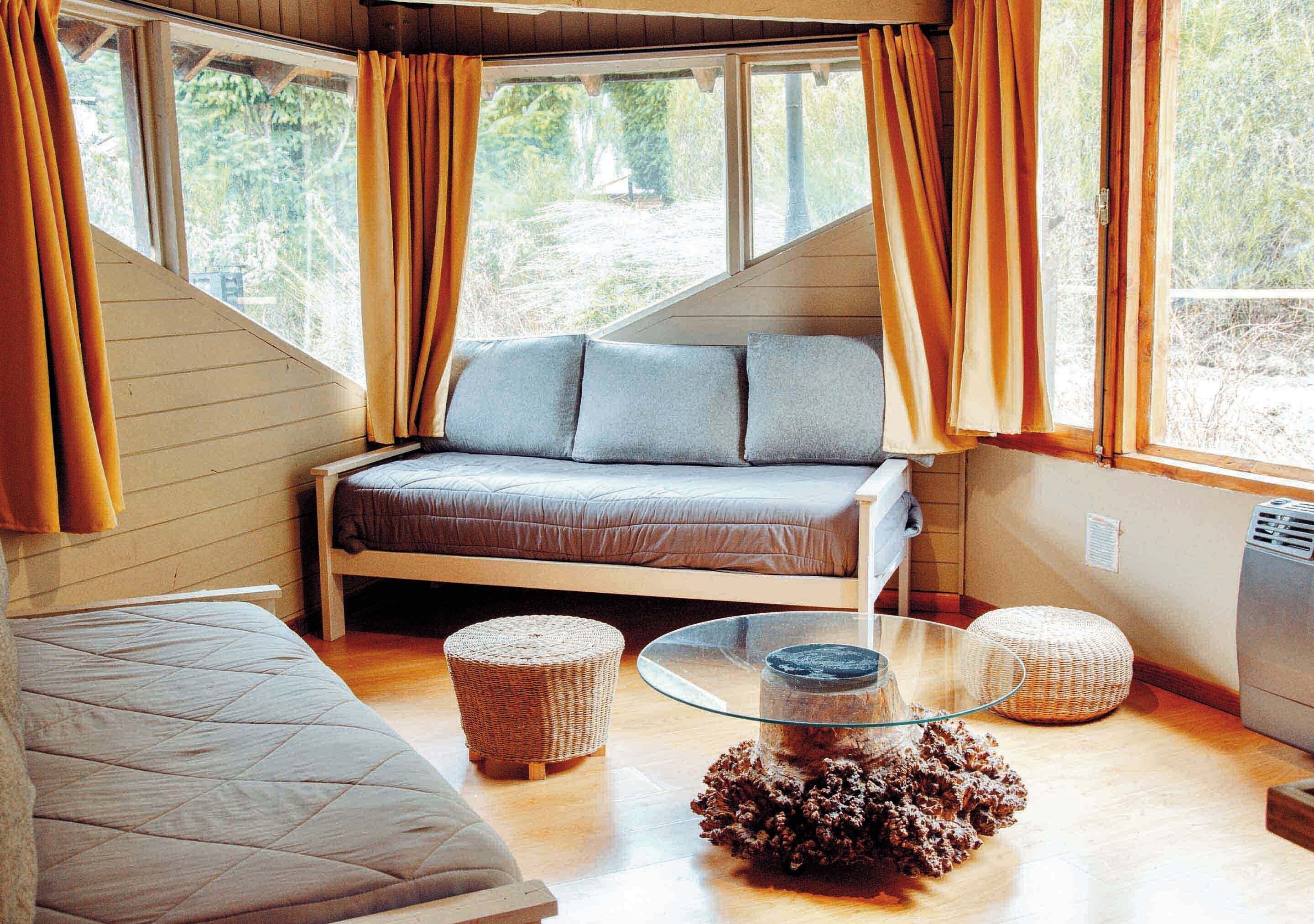 Apartamento Familiar | Roupa de alta qualidade, edredões de penas, camas de colchão pillowtop 