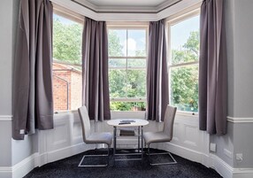 1 quarto, individualmente decorados, individualmente mobiliados