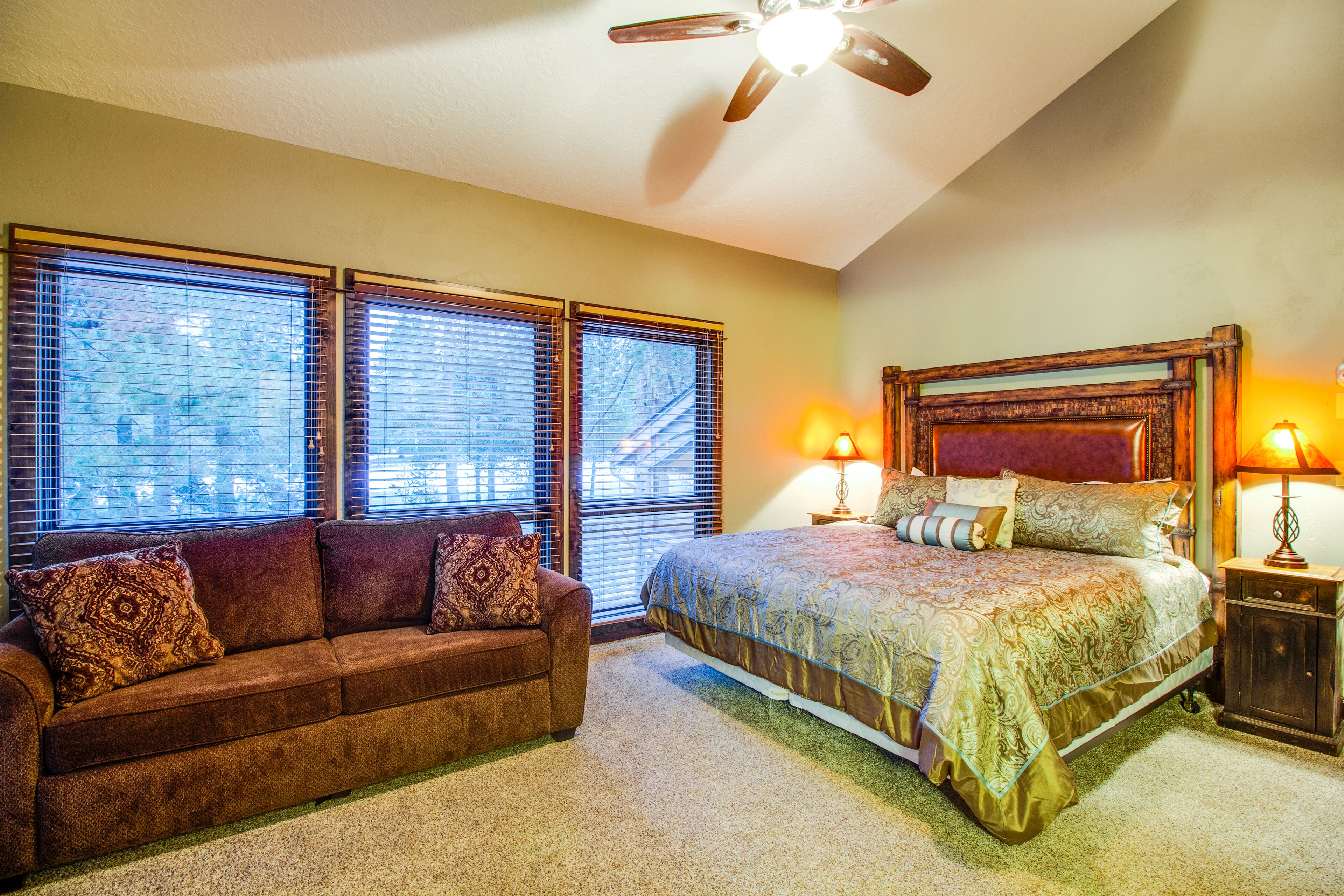 Red Cedar 16 | Hot Tub + A/c | Sleeps 16 | 7br | Ping Pong | Dogs Ok - Sunriver, OR