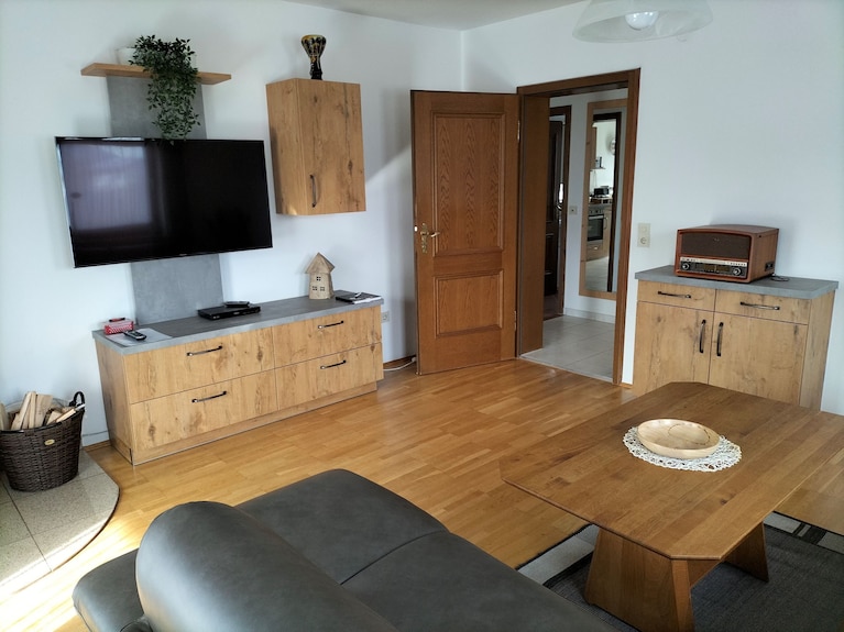 Ferienwohnung Dallinger, 63qm, Og, 1 Schlafzimmer, Kamin, 4 Sterne, Max. 2 Pers - Ainring