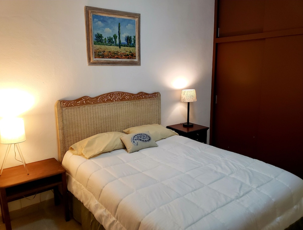 3 Br Port View Condo 2 Blocks From Dwtn - Ensenada