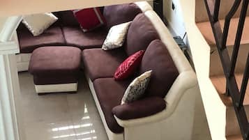 Casa família | Sala de estar | TV
