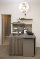 Comfort studio suite | Kitchenette privada | Uma chaleira elétrica 