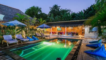 2 piscinas exteriores, espreguiçadeiras