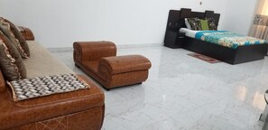 Roupa de alta qualidade, com decoração personalizada 