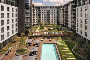 Roupa de alta qualidade, minibar, cofre no quarto, secretária 