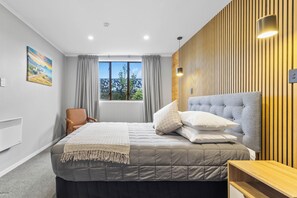 Quarto Duplo, 1 cama queen-size, casa de banho partilhada | Wi-fi grátis, roupa de cama fornecida 