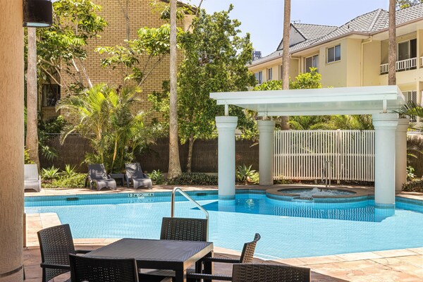 Two Bedroom Dual Key Minutes From The Beach - Broadbeach