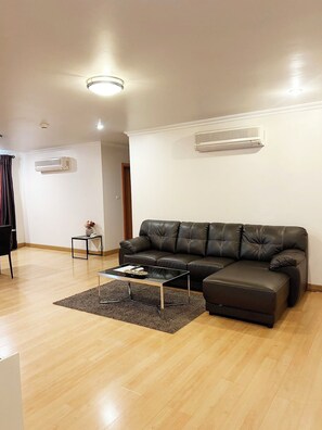 Frigobar, cofres nos quartos, individualmente decorados