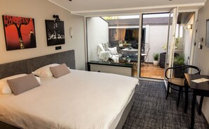 Quarto Duplo ou Twin Superior, 1 quarto, terraço | Secretária, berços/camas para crianças, Wi-fi grátis 