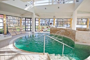 Piscina interior, da(s) 15:00 à(s) 22:00, espreguiçadeiras 