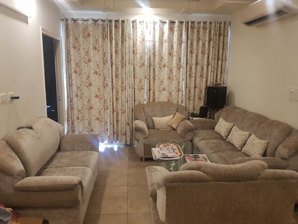 Apartamento básico | Opções para refeição no quarto