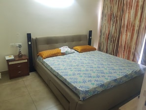 2 quartos, ferros/tábuas de passar roupa
