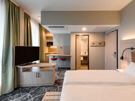 Quarto Duplo Familiar, várias camas, kitchenette (Modern) | Roupa hipoalergénica, cofre no quarto, secretária 
