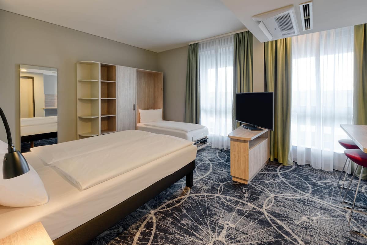 Quarto Duplo Familiar, várias camas, kitchenette (Modern) | Roupa hipoalergénica, cofre no quarto, secretária