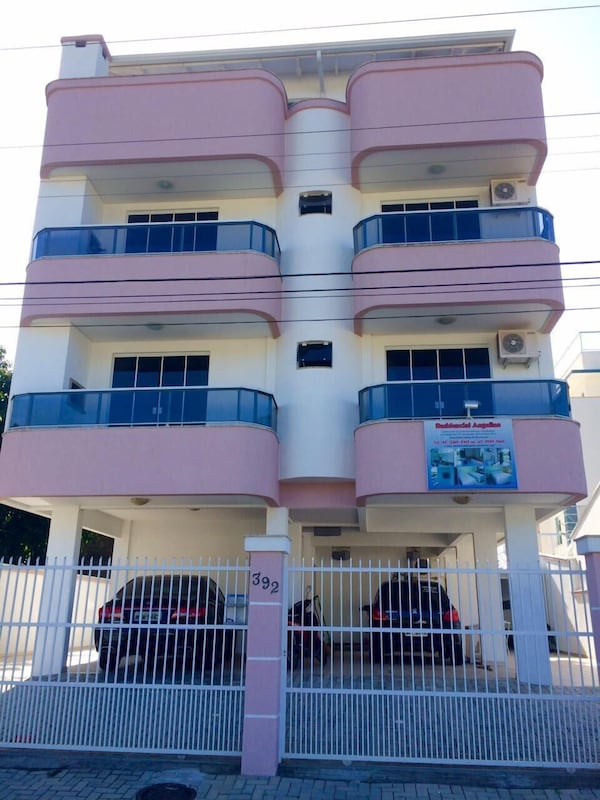 Apartamento Na Praia De Bombinhas - 1 Quarto - Até 3 Pessoas. - Bombinhas