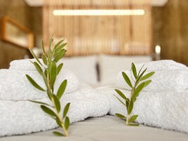 Quarto luxo | Quartos à prova de som, Wi-Fi de cortesia, roupa de cama