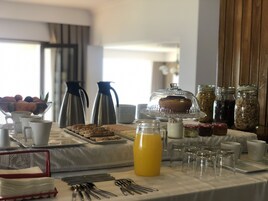 Café da manhã continental grátis todos os dias