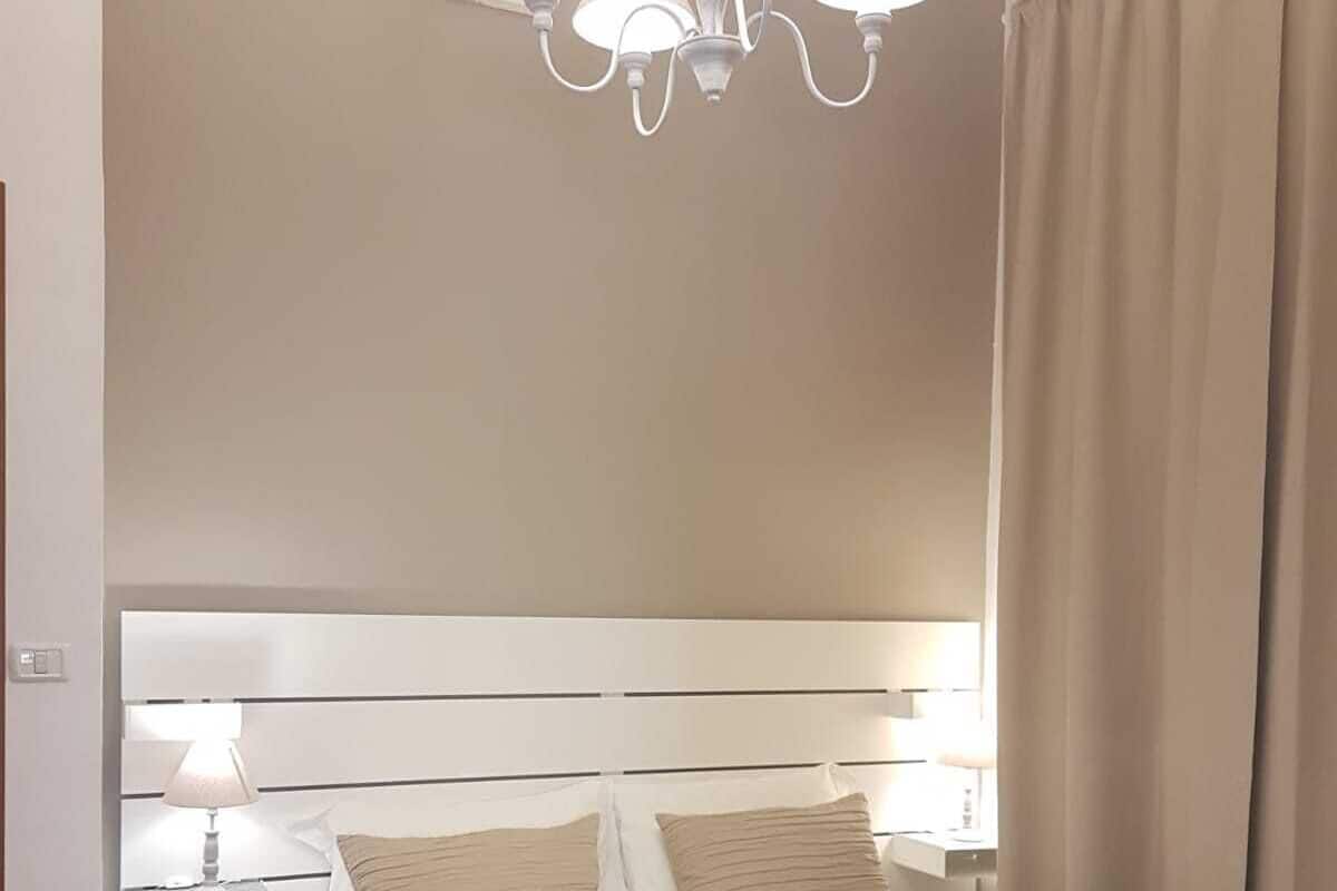 Quarto Triplo Comfort, varanda | Secretária, secretária adequada para computadores portáteis