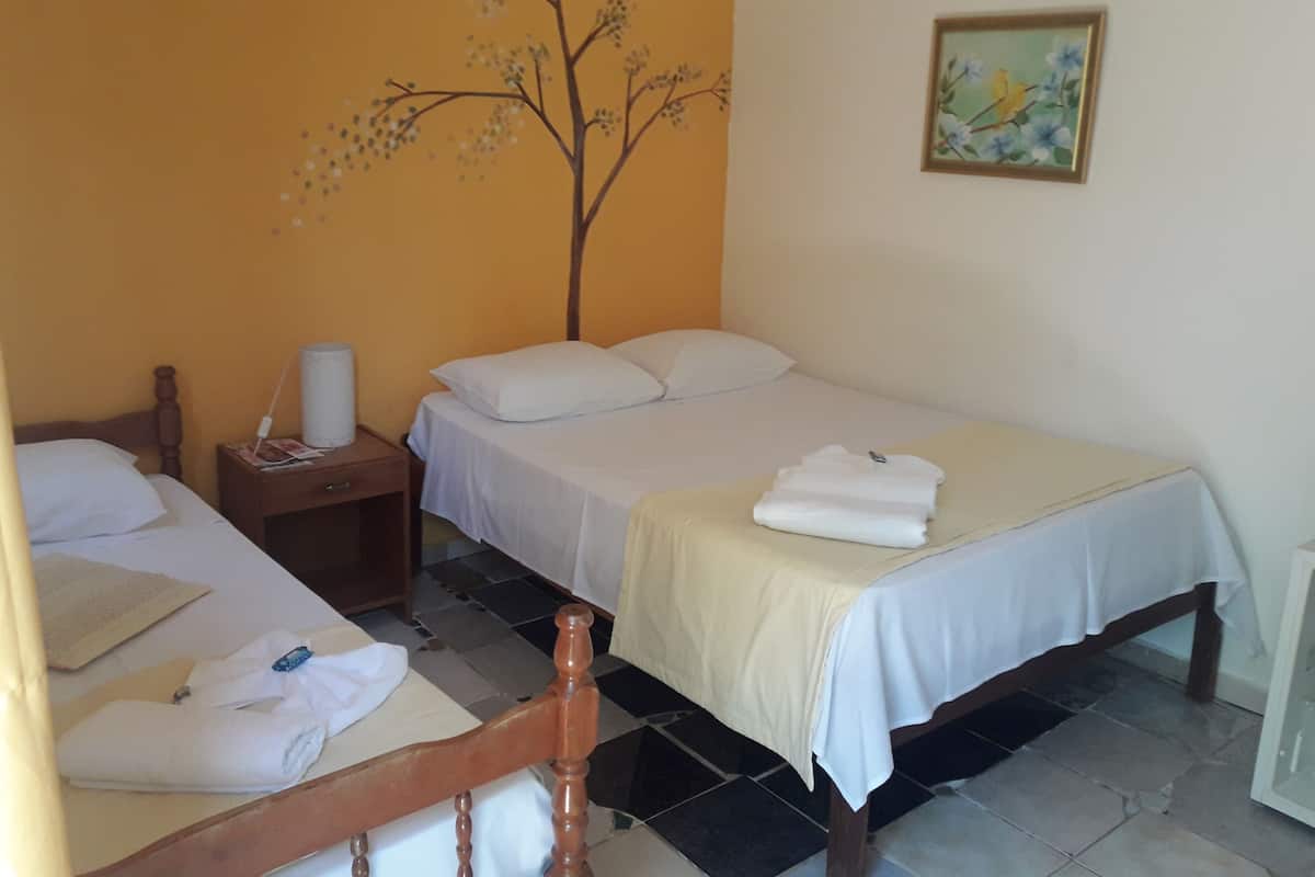Quarto Económico (Sem Varanda) | Wi-fi grátis, roupa de cama fornecida, acesso para cadeira de rodas