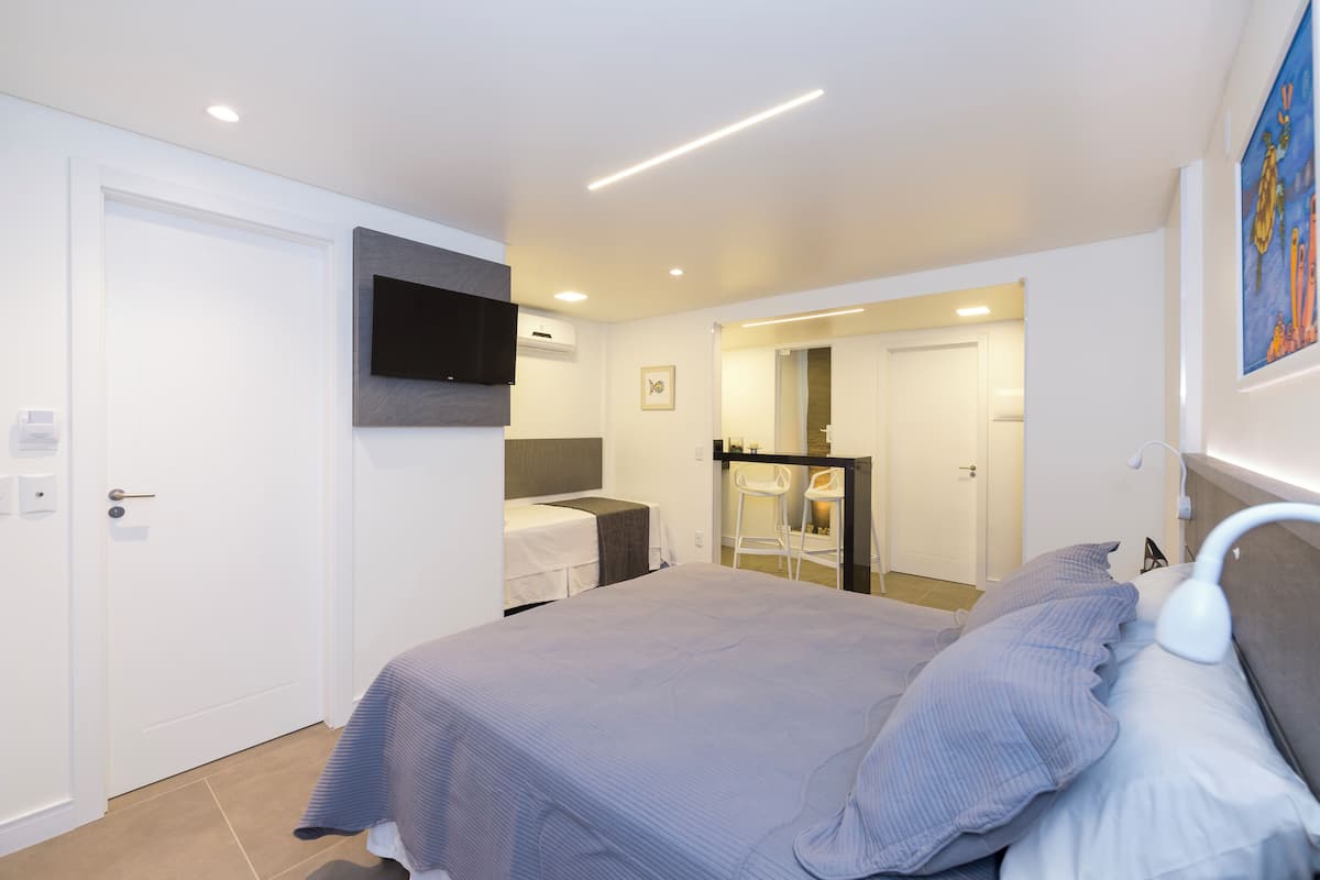 Suite-Estúdio Deluxe | 1 quarto, minibar, cofre no quarto, Wi-fi grátis
