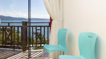 Quarto casal básico | Vista para praia/oceano