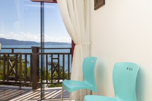 Quarto casal básico | Vista para praia/oceano