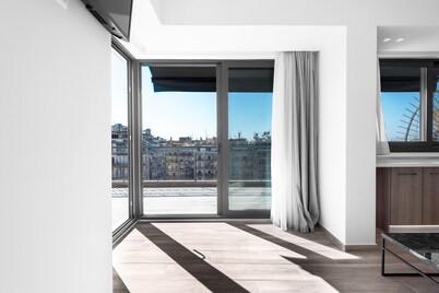 Penthouse Level 8 Nilie Hospitality MGMT