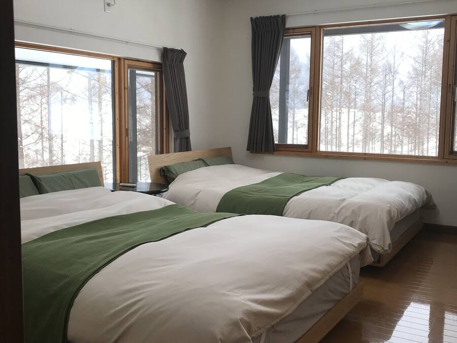 Quarto Twin Superior, não fumadores, casa de banho partilhada | Ferro/tábua de engomar, Wi-fi grátis, roupa de cama fornecida