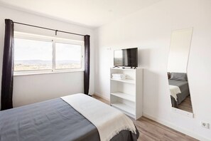 Suite-Estúdio Comfort, 1 cama de casal, não fumadores, vista para a montanha | Ferro/tábua de engomar, Wi-fi grátis, roupa de cama fornecida 