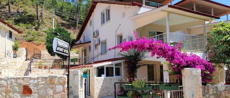 Entrada do alojamento