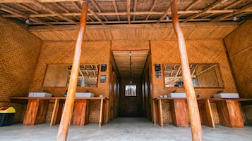 Chuveiro, ducha de hidromassagem, bidê