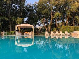 Piscina externa sazonal