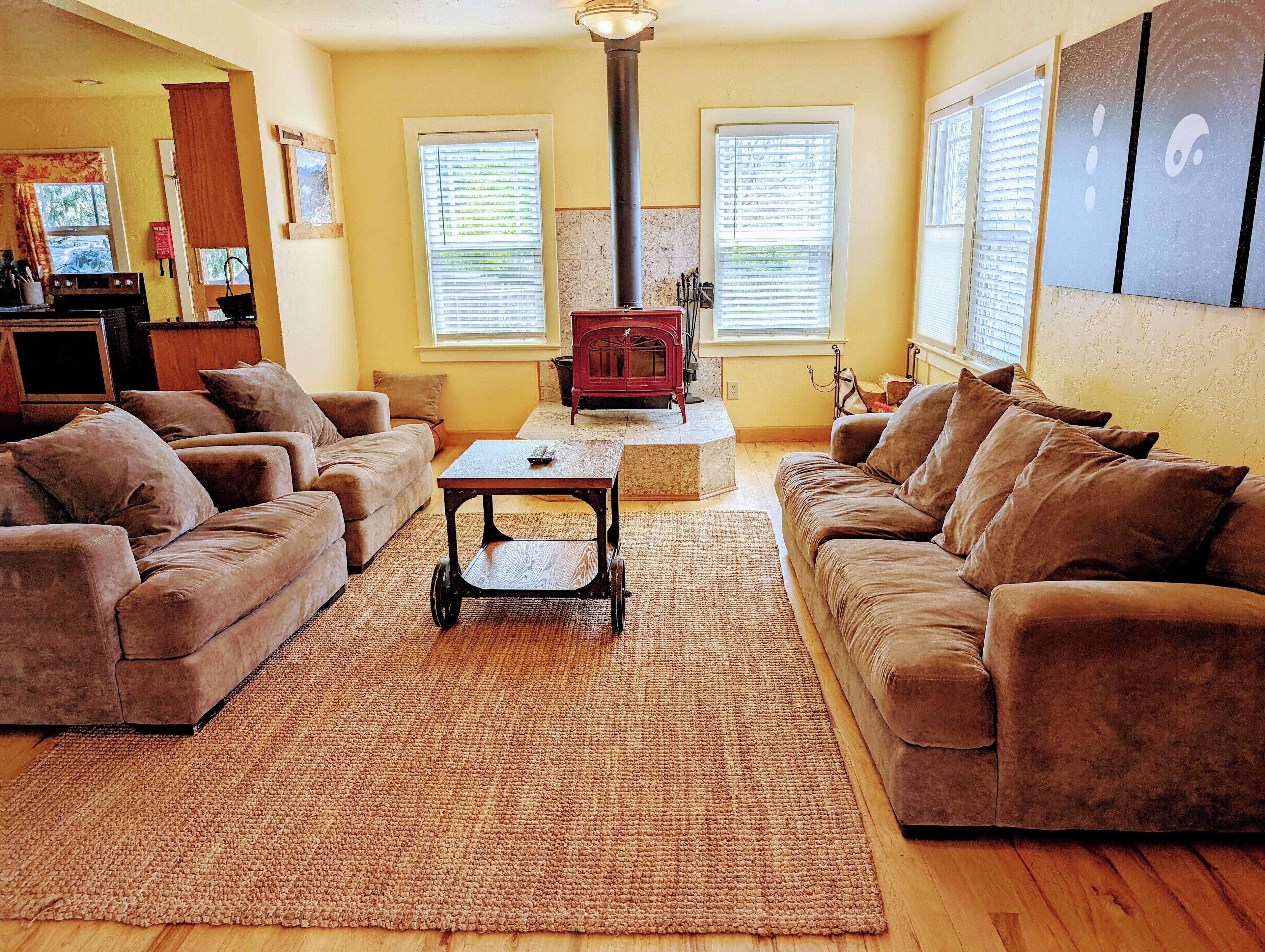 4br Cottage Downtown Fenced W/views - Mount Shasta, CA