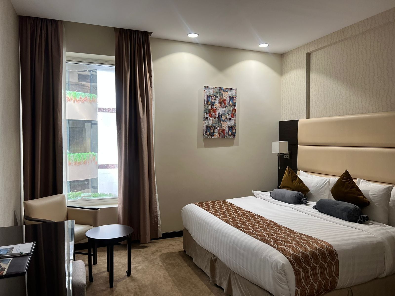 Suite Júnior | Minibar, cofre no quarto, quartos insonorizados, ferro/tábua de engomar 