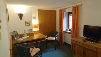 Quarto casal standard, suíte, vista para o pátio (Doppezlzimmer Nr. 3) | 1 quarto